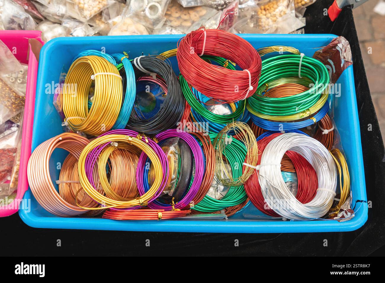 Collection of wires hi-res stock photography and images - Alamy