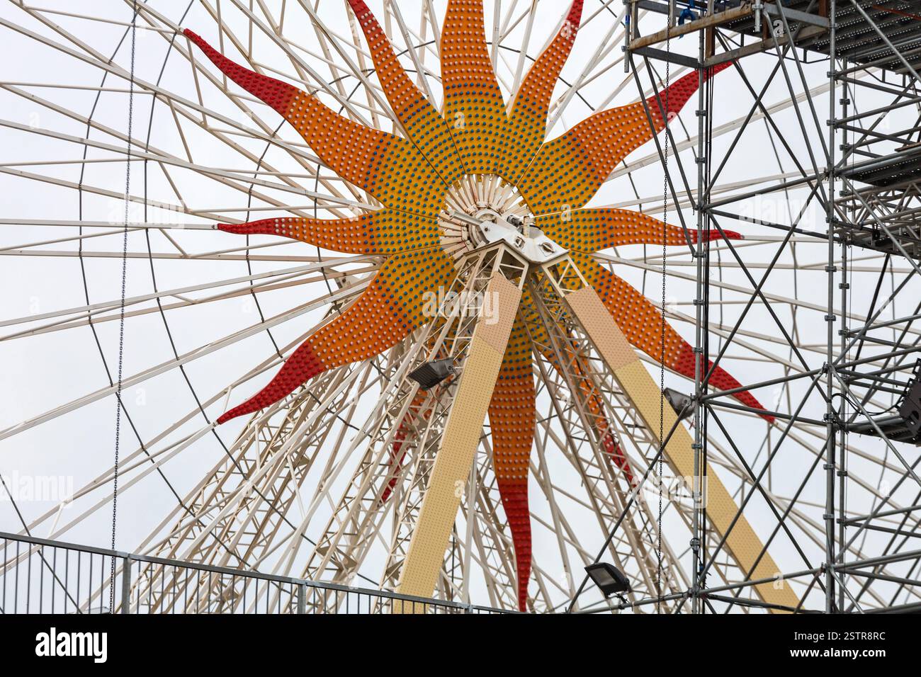 Sun wheel hi-res stock photography and images - Alamy
