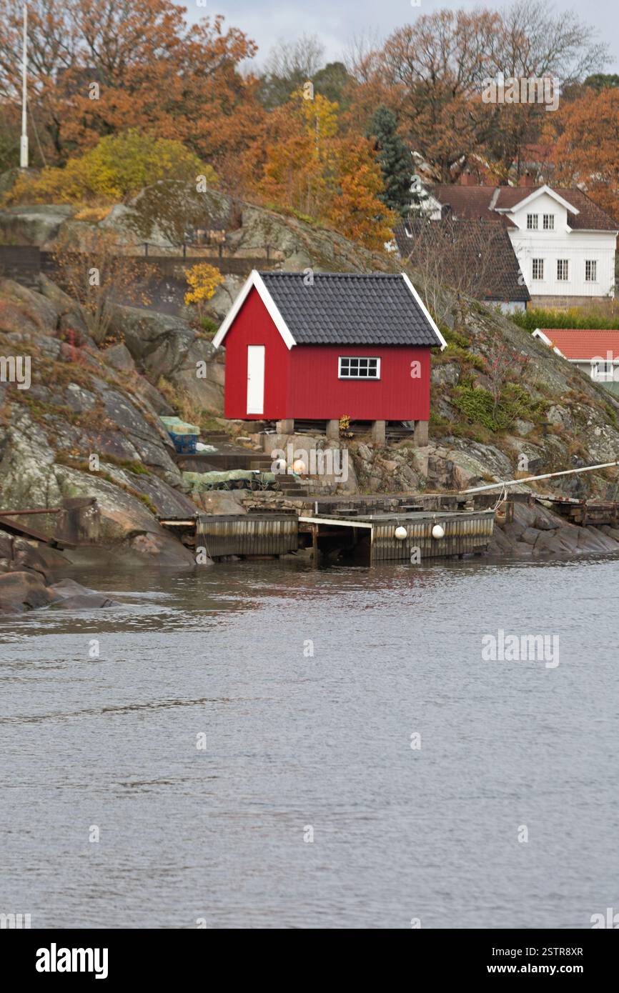 Norway Red Cabin Stock Photo - Alamy