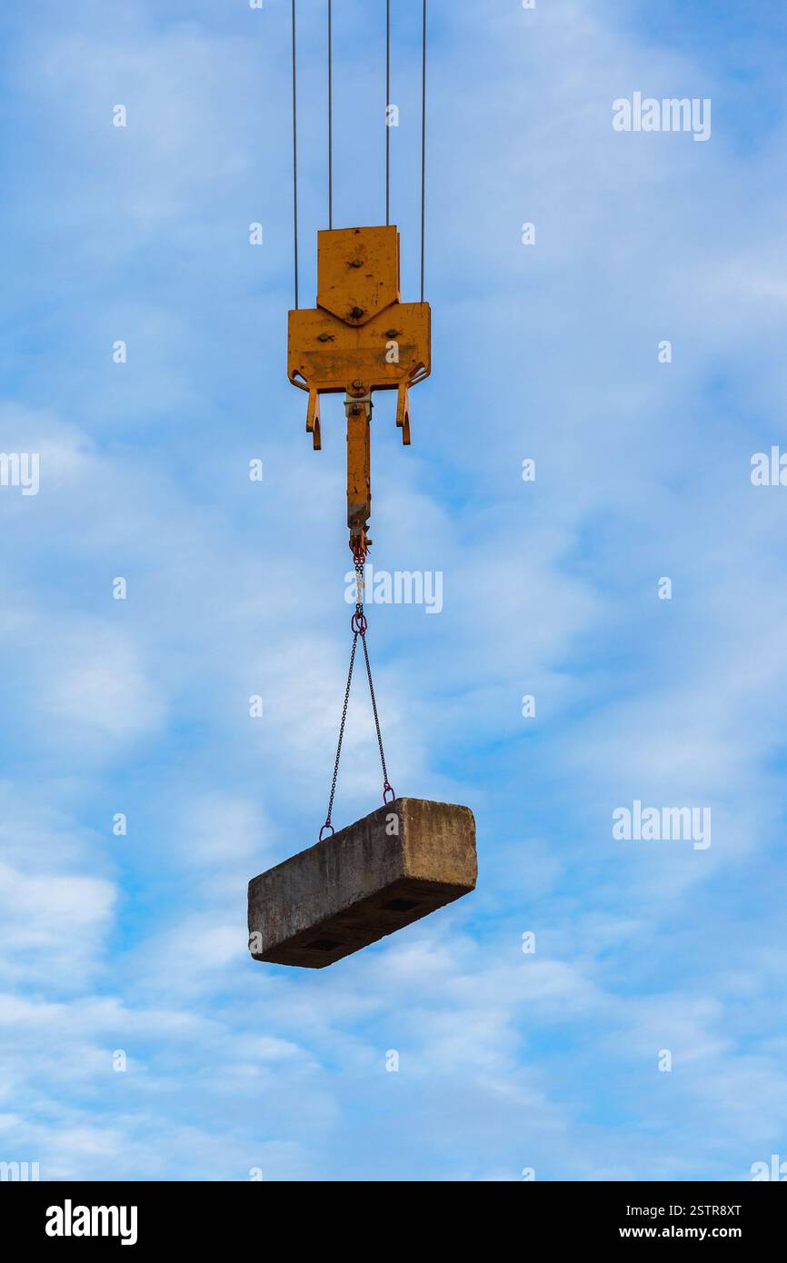 Crane lifting block hi-res stock photography and images - Alamy