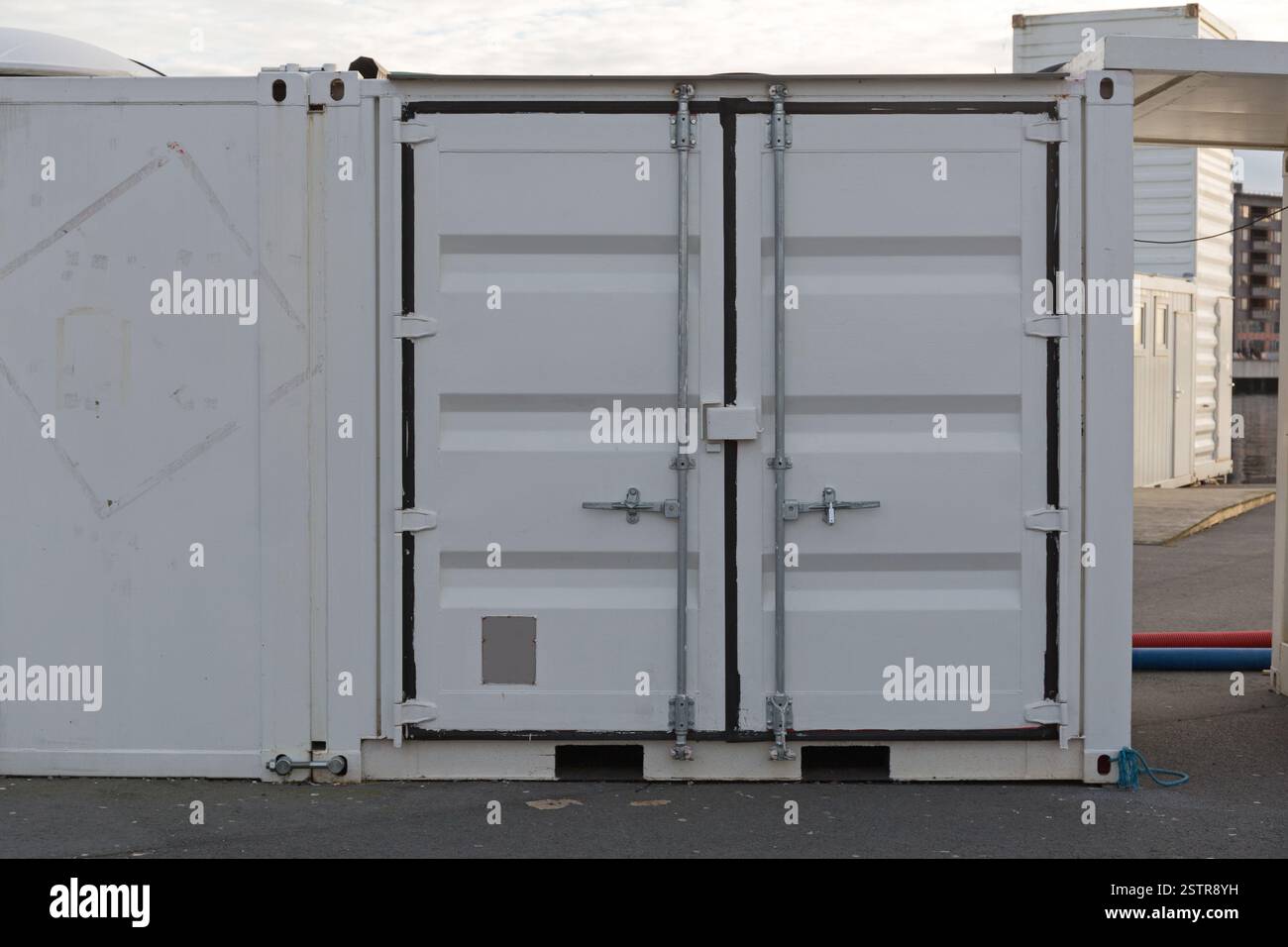 White cargo container hi-res stock photography and images - Alamy
