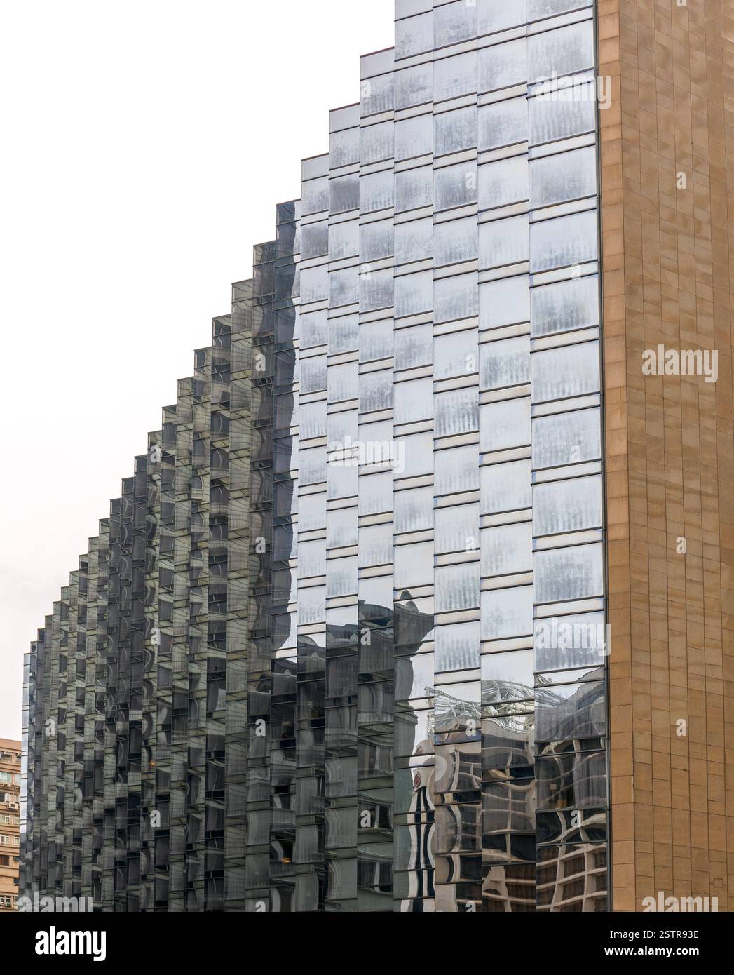 Modern glass building skyscraper in hong kong hi-res stock photography ...