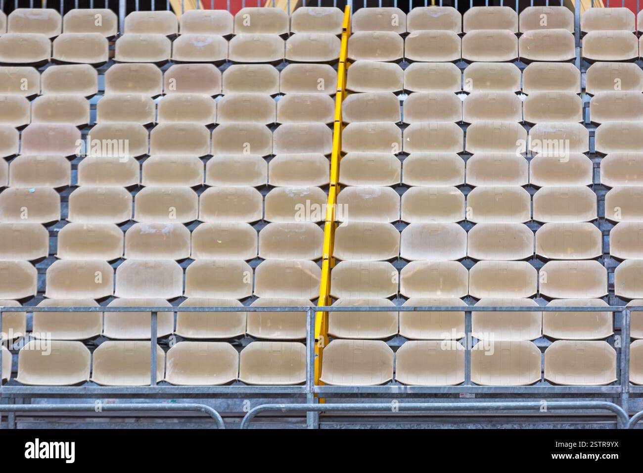 Empty event stand hi-res stock photography and images - Alamy