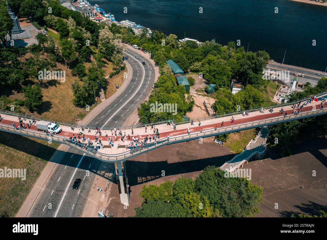 Pedestrian bridge top view hi-res stock photography and images - Alamy