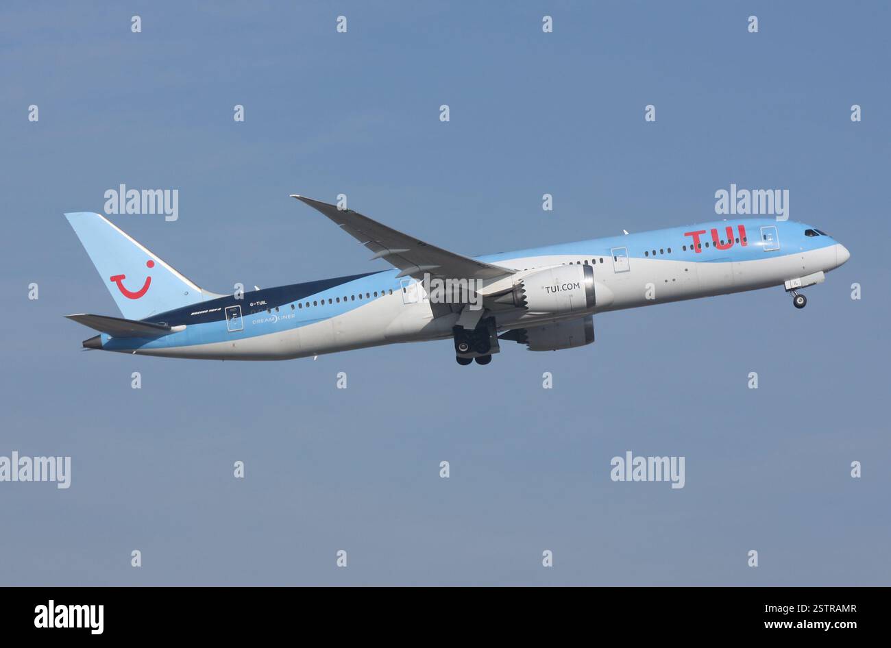 A Boeing 787-9 Dreamliner of TUI departing Gatwick Stock Photo - Alamy