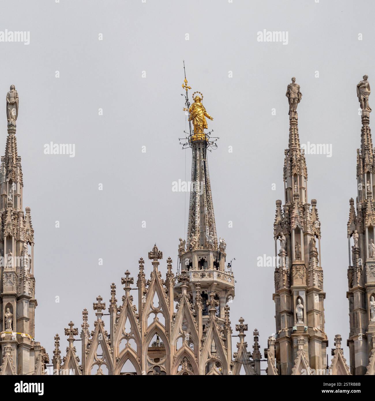 Gold sculpture top duomo hi-res stock photography and images - Alamy