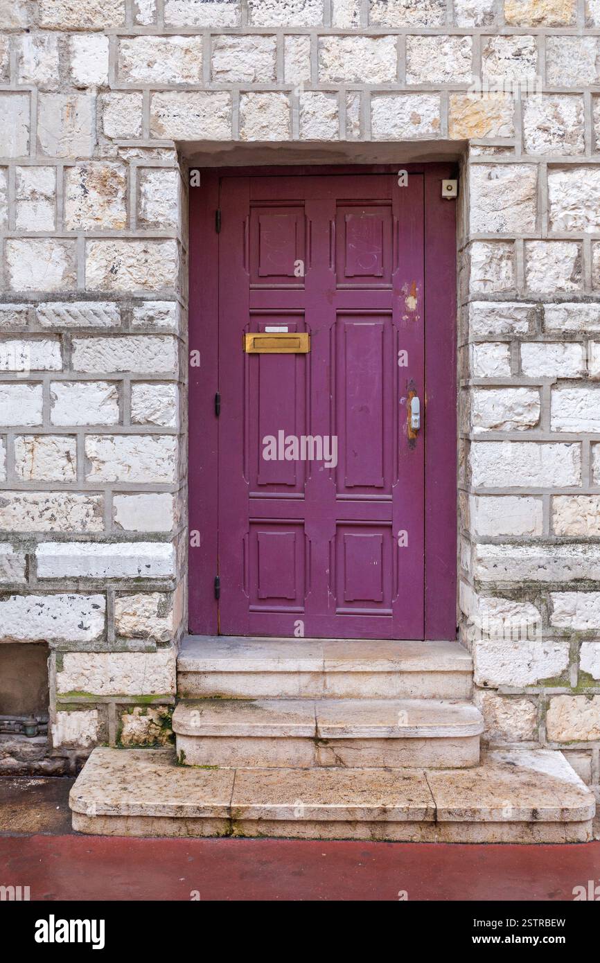 Purple door hi-res stock photography and images - Alamy