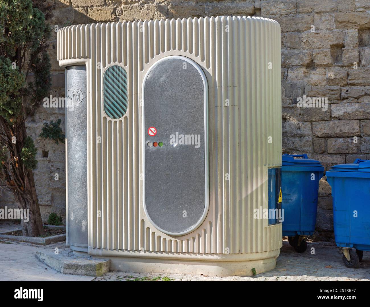 Automated Public Toilet Stock Photo - Alamy