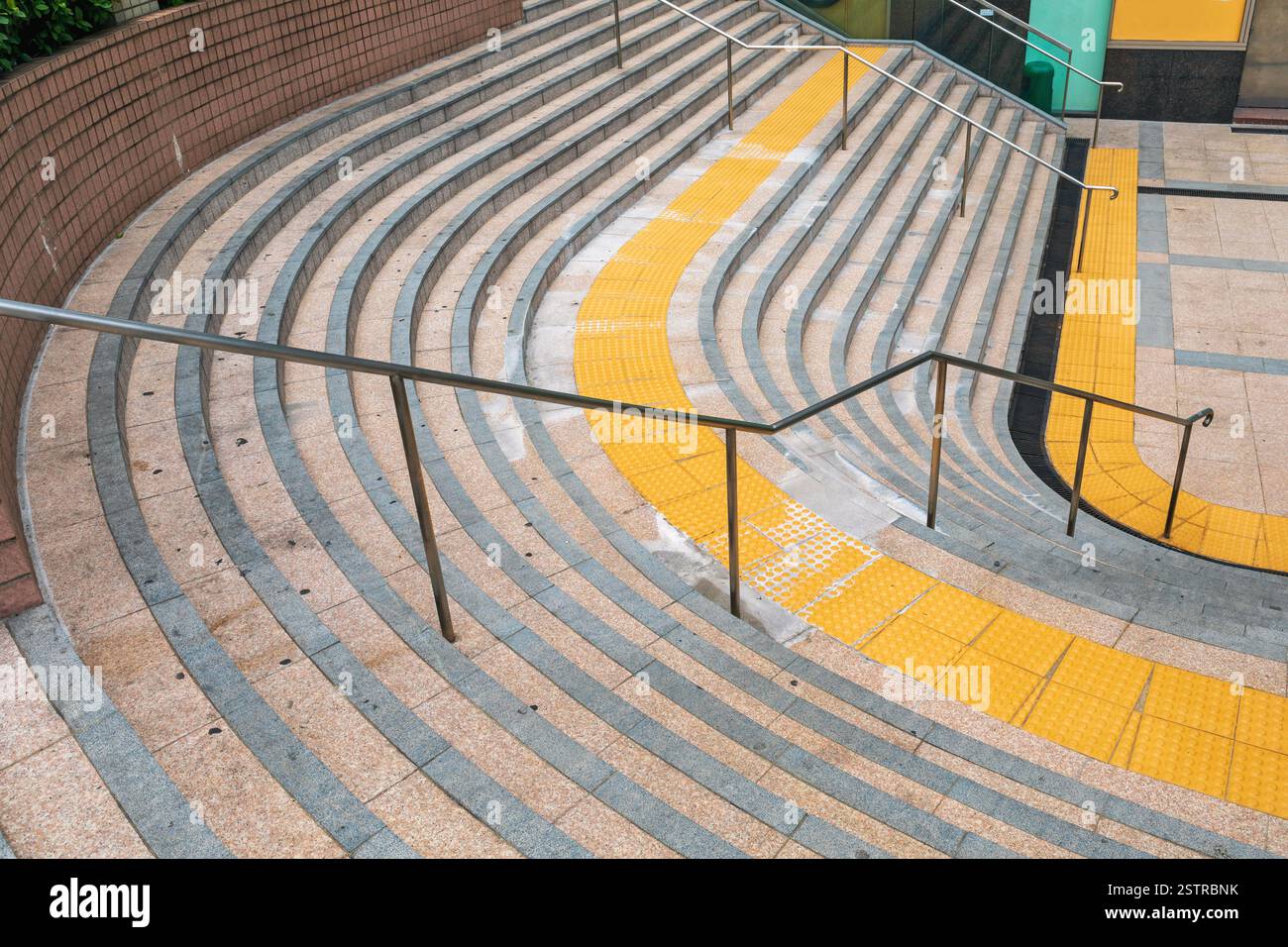 Curved stairs hi-res stock photography and images - Alamy