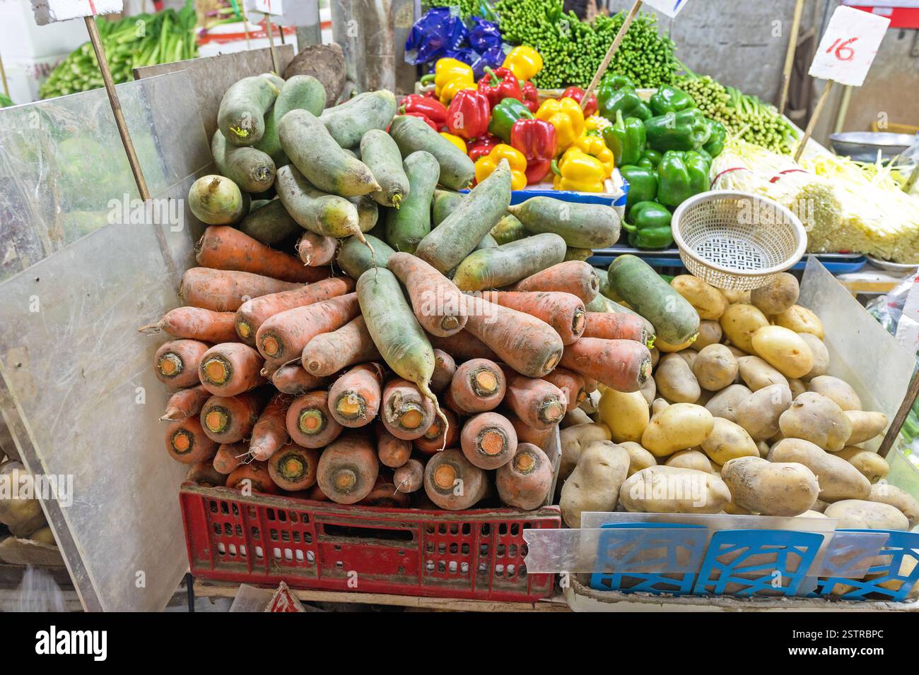 Big Carrots and Potato at Farmers Market Stall Stock Photo - Alamy