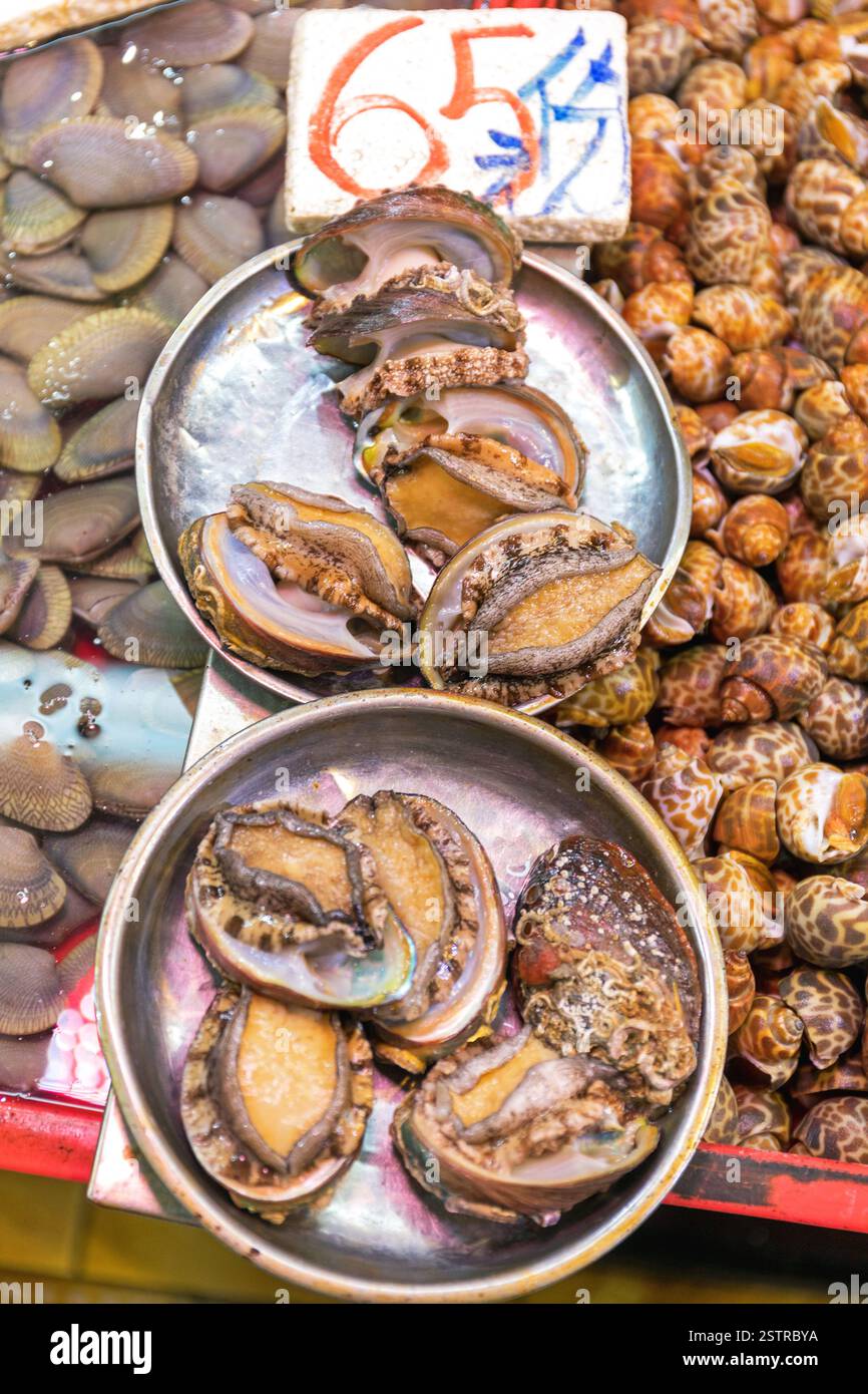 Fresh snails seafood in trays at fish market hi-res stock photography ...