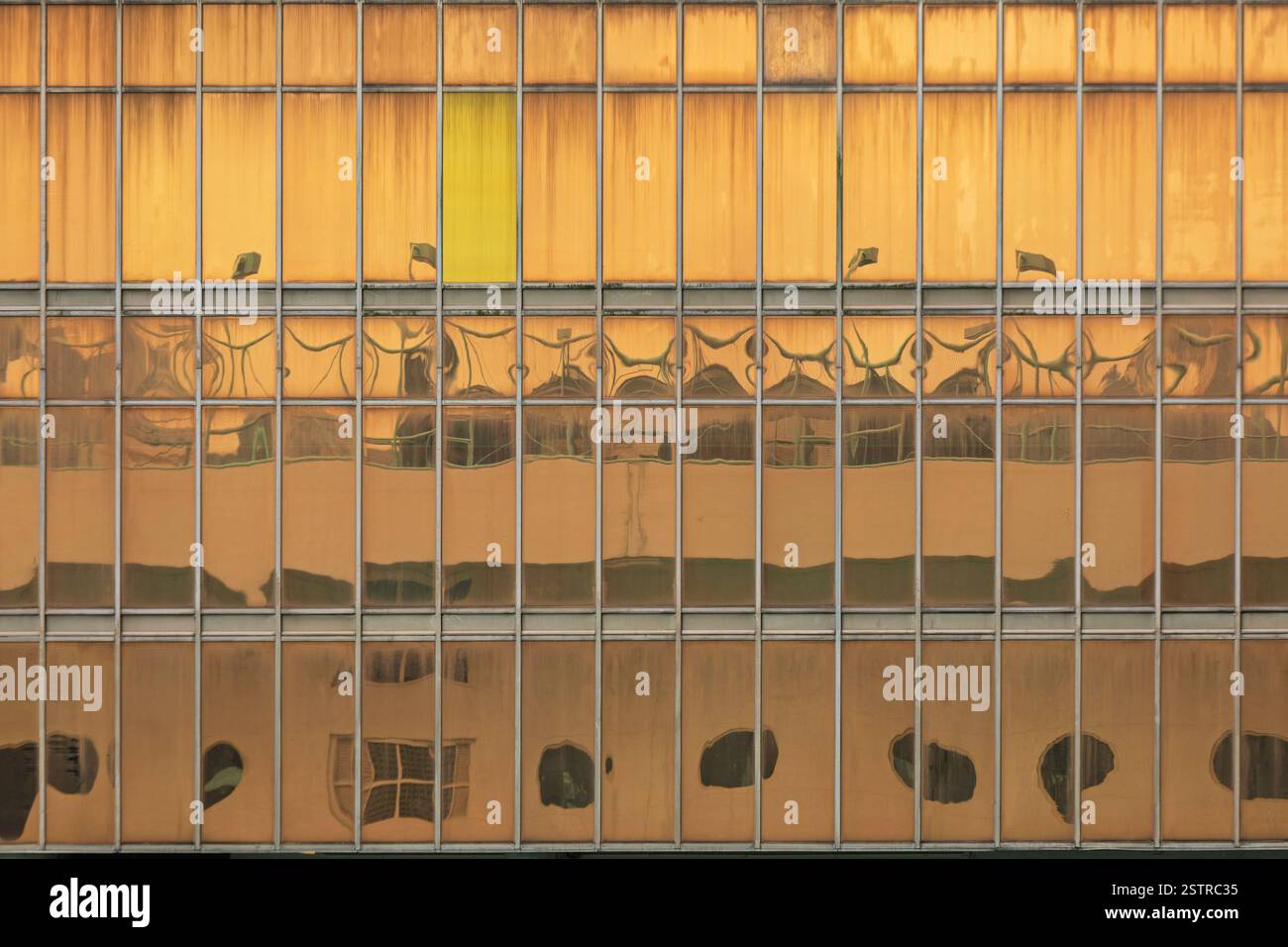 Golden windows at modern building in hong kong hi-res stock photography ...