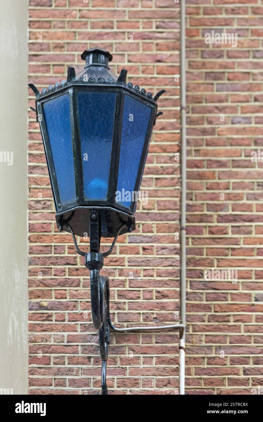 Blue street light hi-res stock photography and images - Alamy