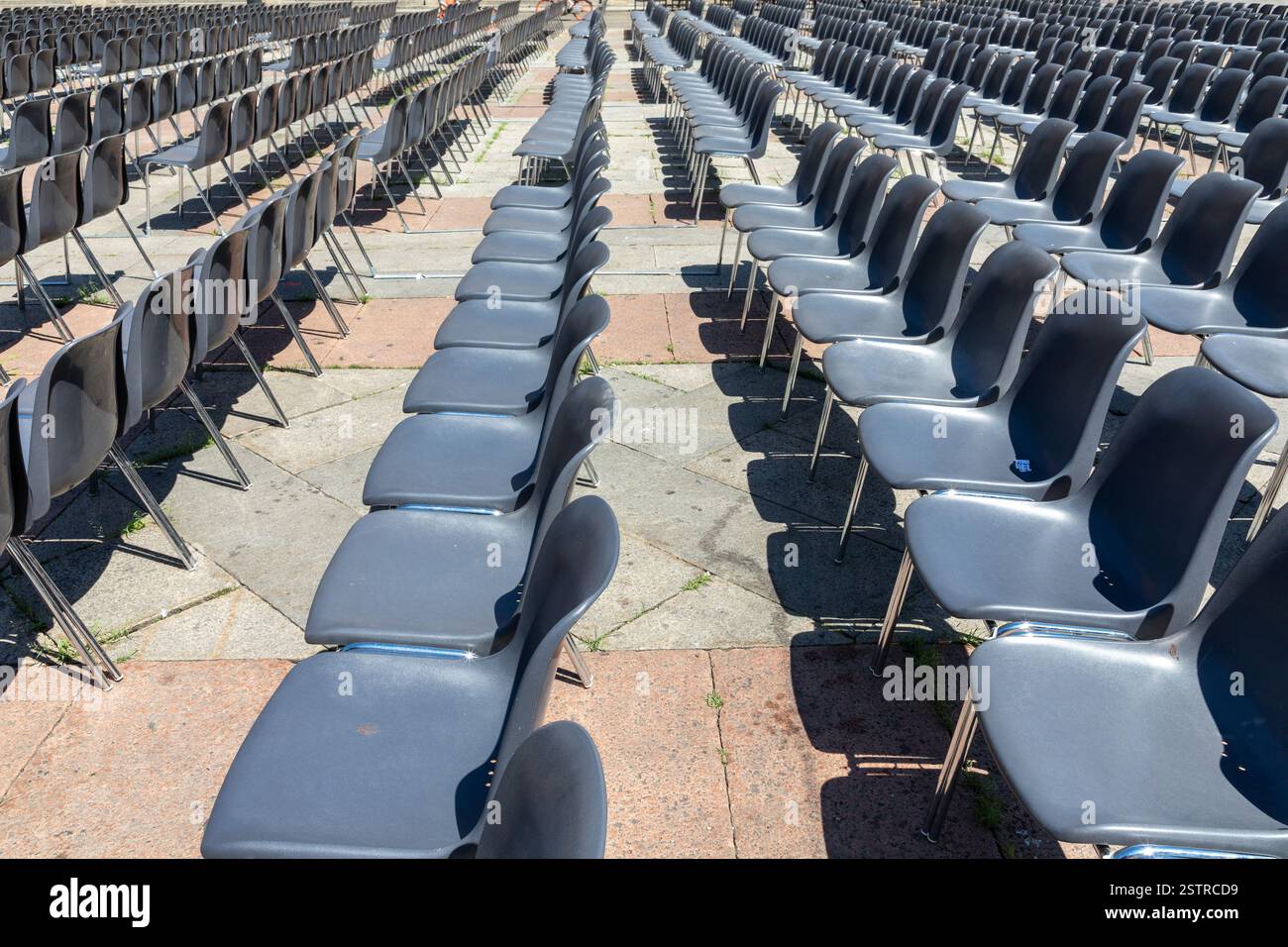 Plastic chairs for audience at outdoor event hi-res stock photography ...