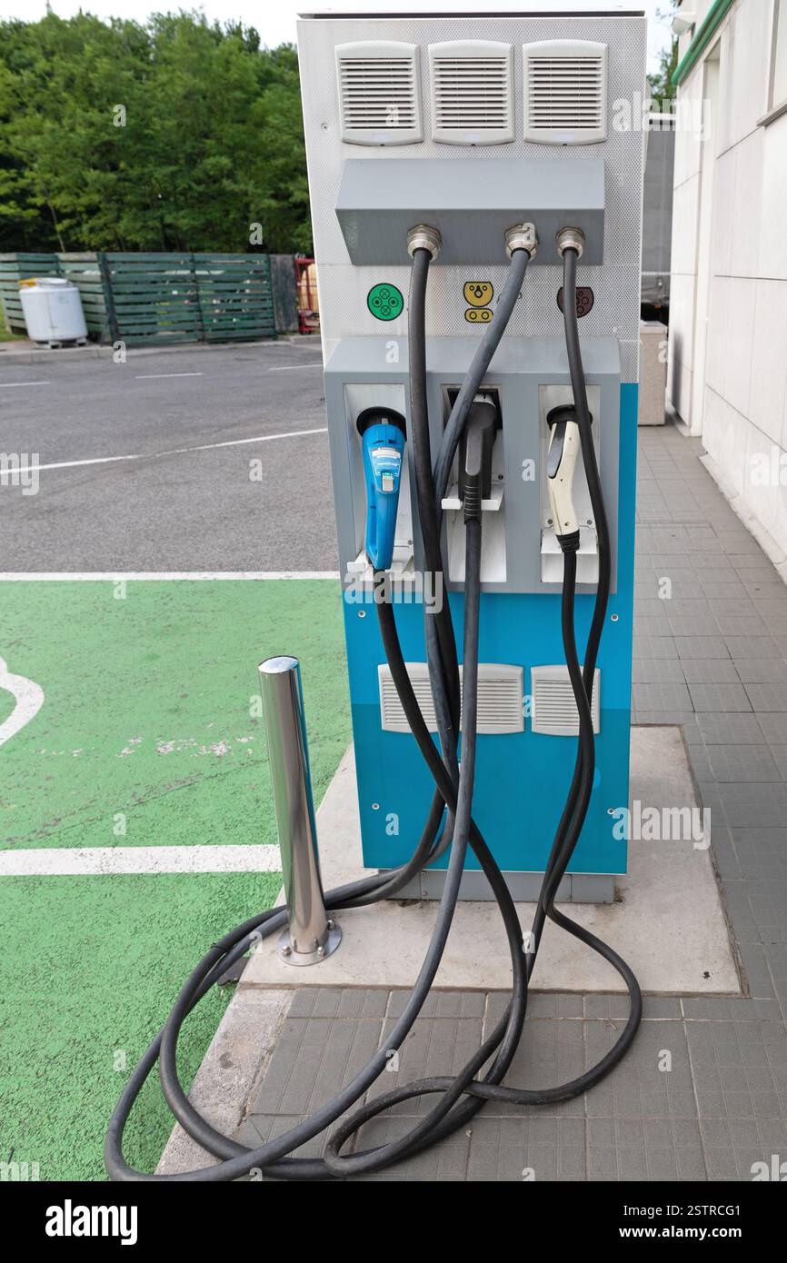 Ev cables hi-res stock photography and images - Alamy