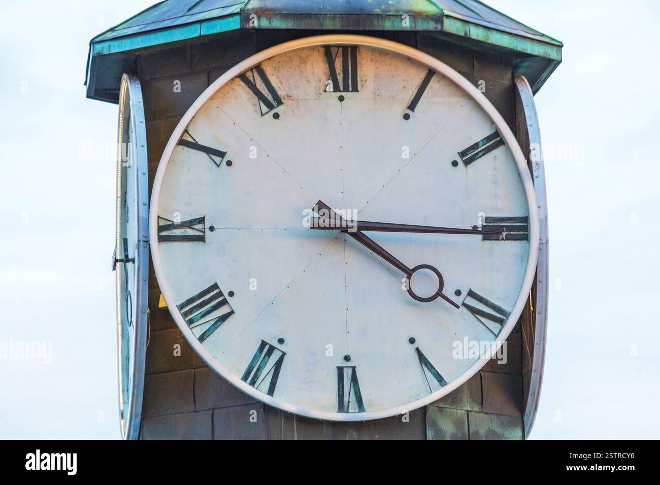 Large clock tower white hi-res stock photography and images - Alamy