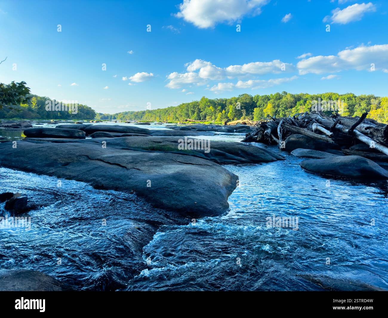 James river water rocks hi-res stock photography and images - Alamy