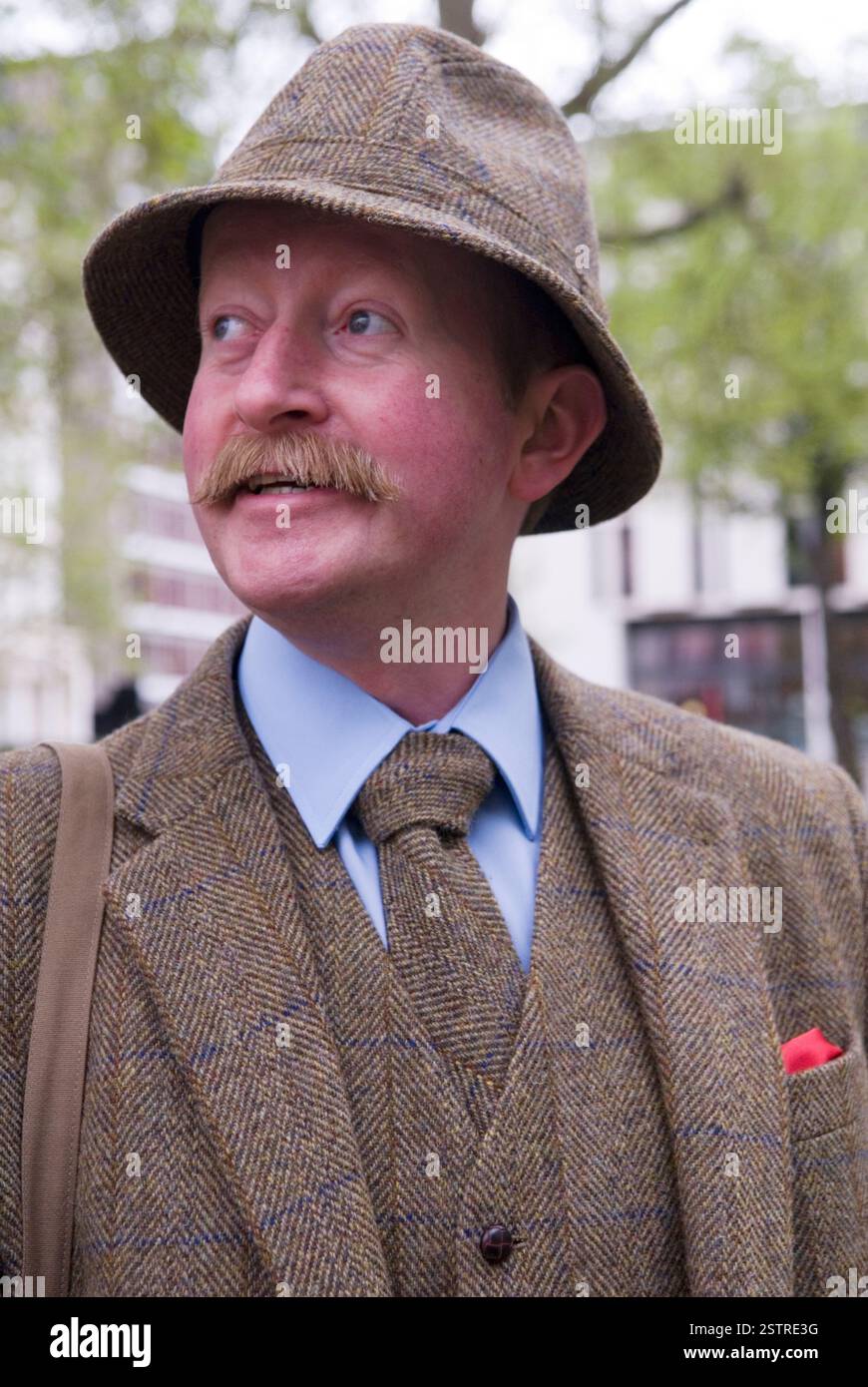 Fashionable man in tweed suit hi-res stock photography and images - Alamy