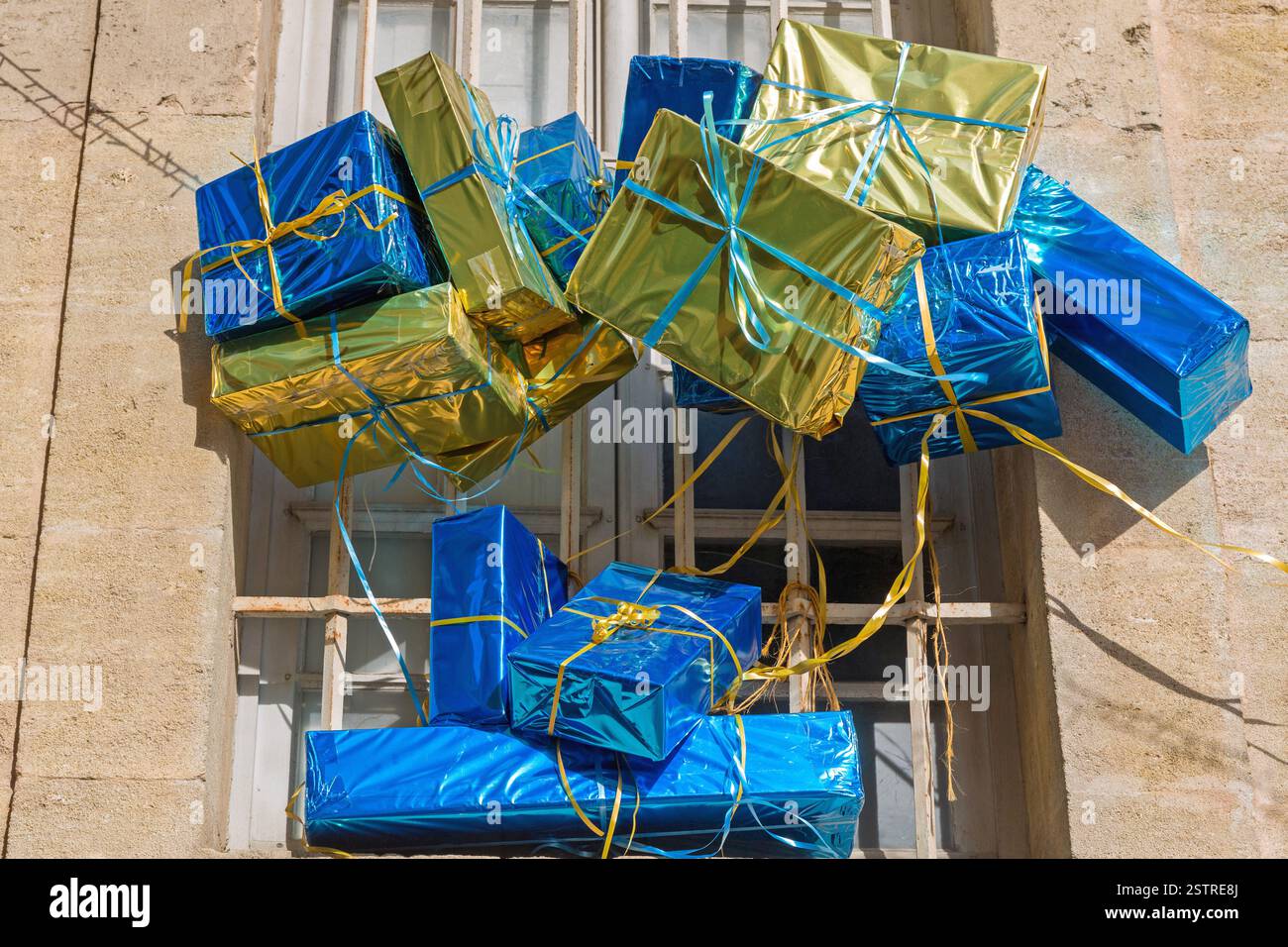 Wrapped objects hi-res stock photography and images - Alamy