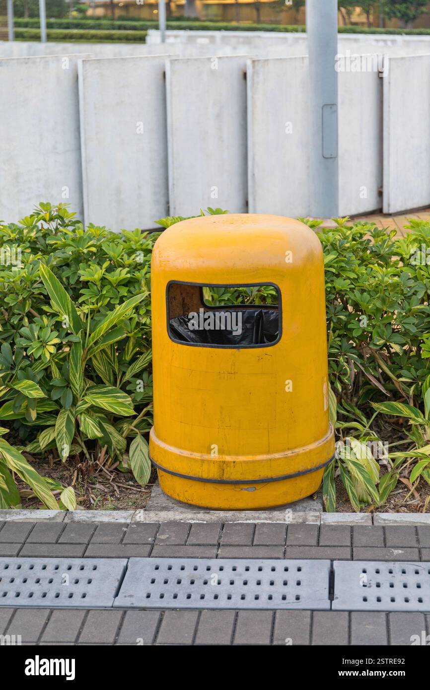 Big bin hi-res stock photography and images - Alamy