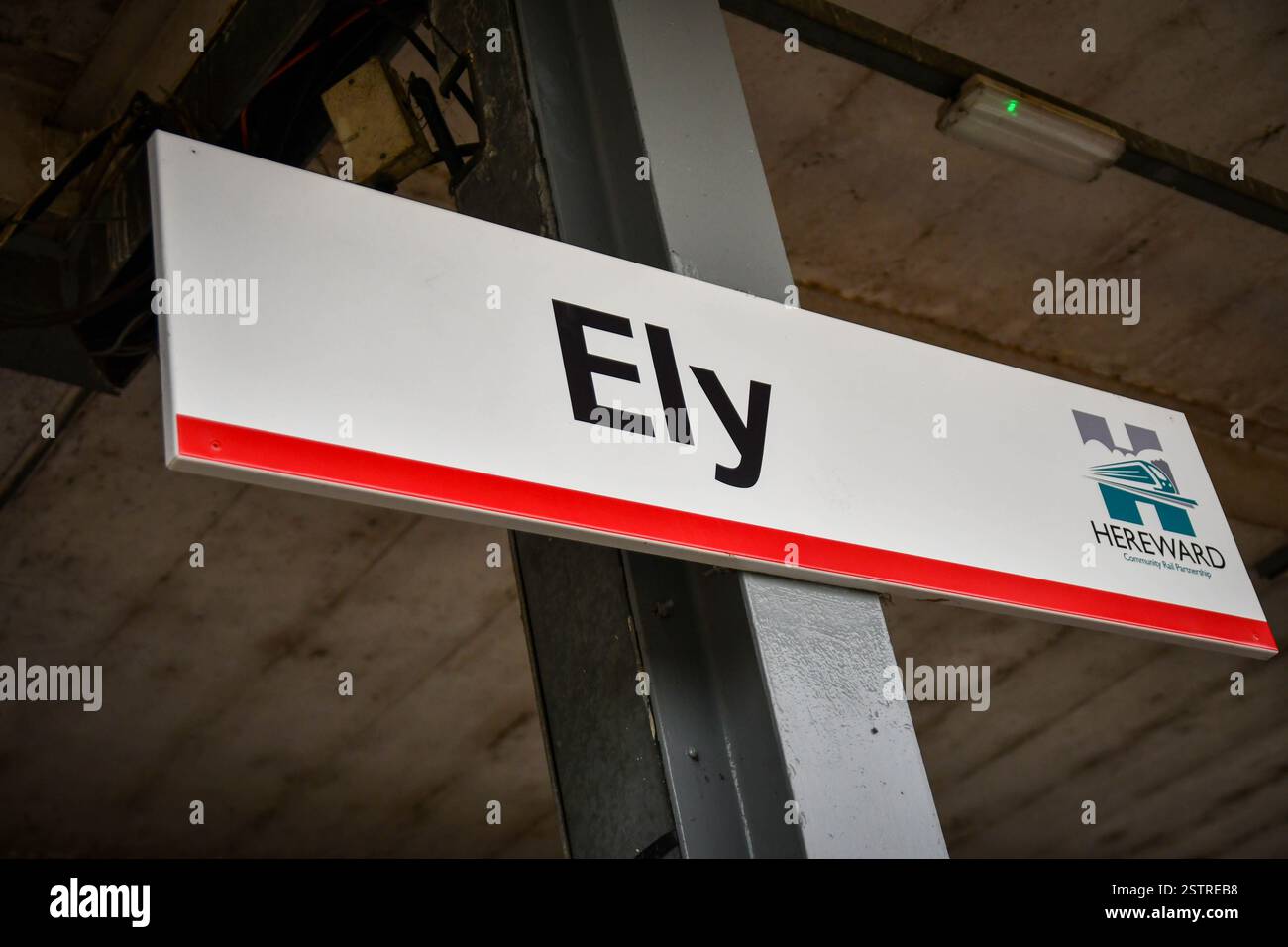 Bus only road sign hi-res stock photography and images - Alamy