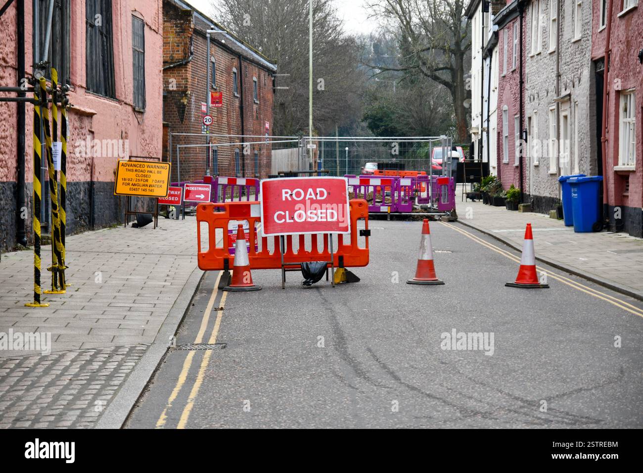 Road Closed Sign Stock Photo - Alamy