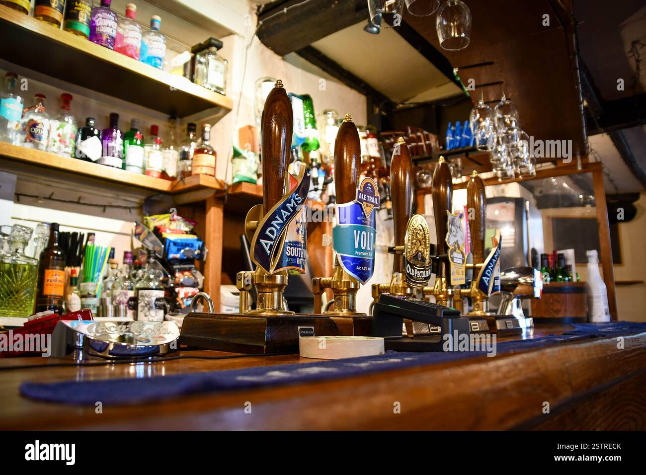 Irish village pump hi-res stock photography and images - Alamy