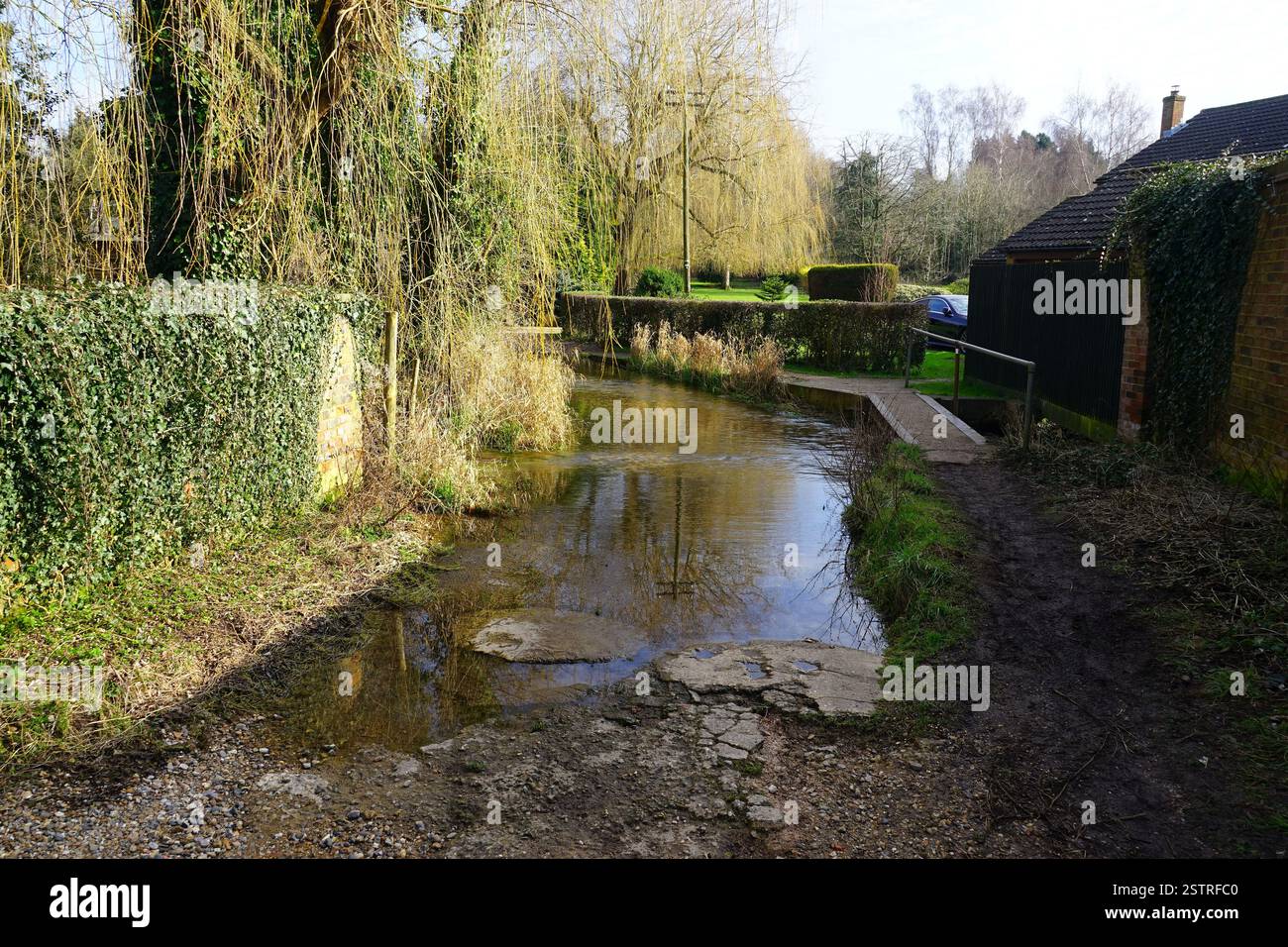 Footbridge and ford crossing the River Ver at Redbourn Stock Photo - Alamy