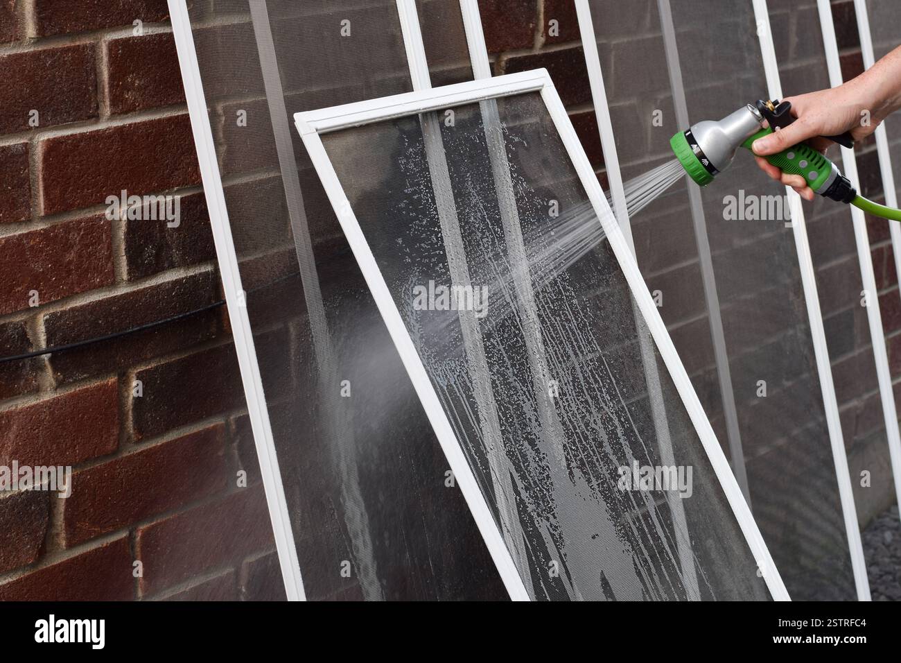 Hand screens hi-res stock photography and images - Alamy