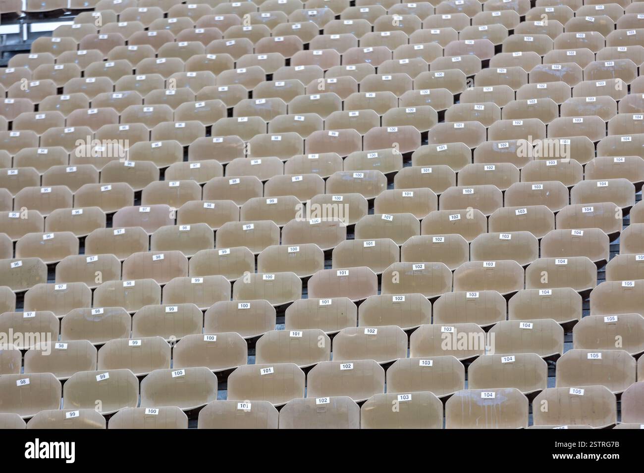 Spectator seats hi-res stock photography and images - Alamy