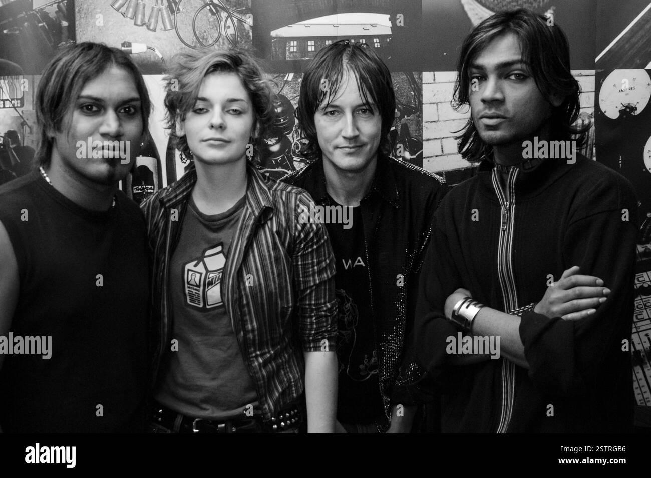 On the hit 40 uk chart show hi-res stock photography and images - Alamy