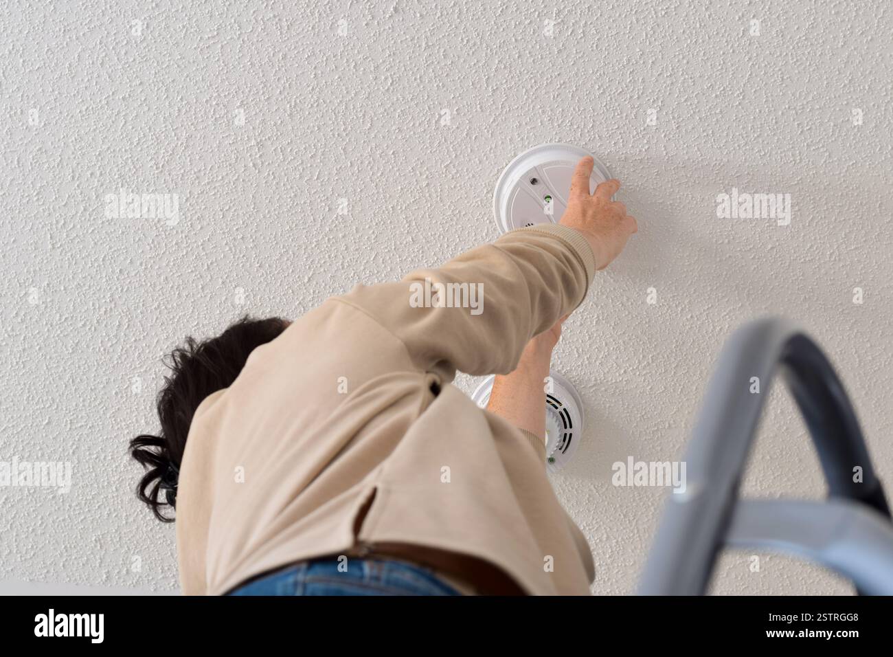 Woman reaching up hi-res stock photography and images - Alamy