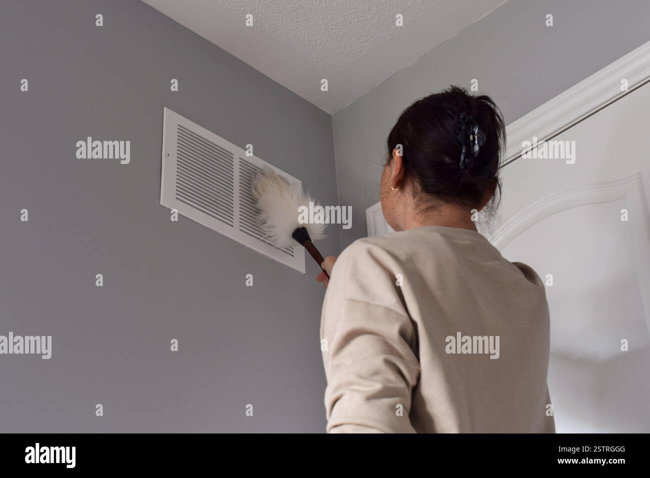 Air duct vent cleaning hi-res stock photography and images - Alamy