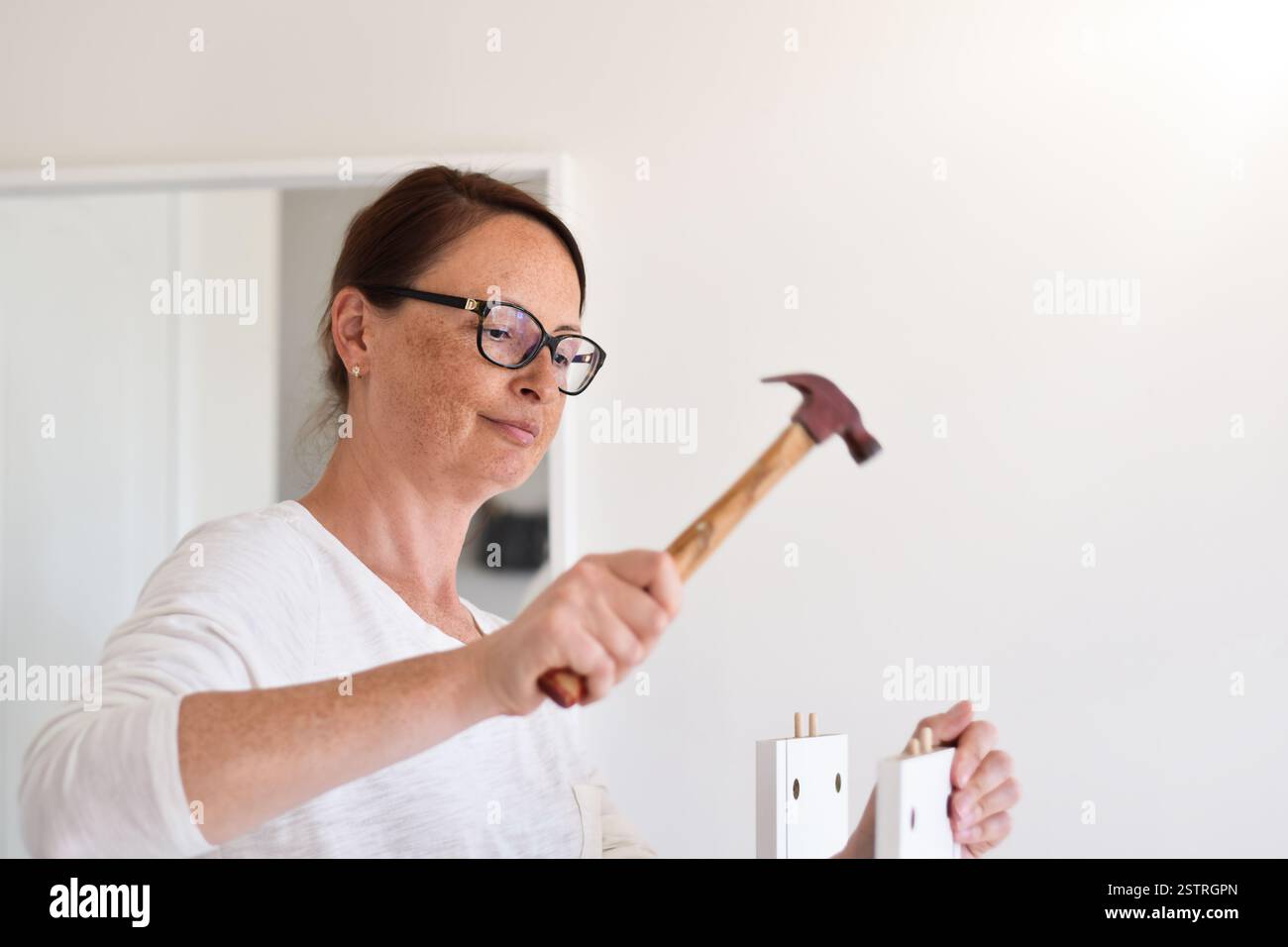 Woman using hammer assemble hi-res stock photography and images - Alamy