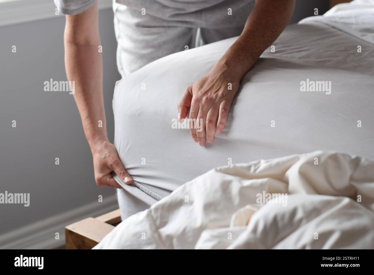 Household housewife making bed hi-res stock photography and images - Alamy