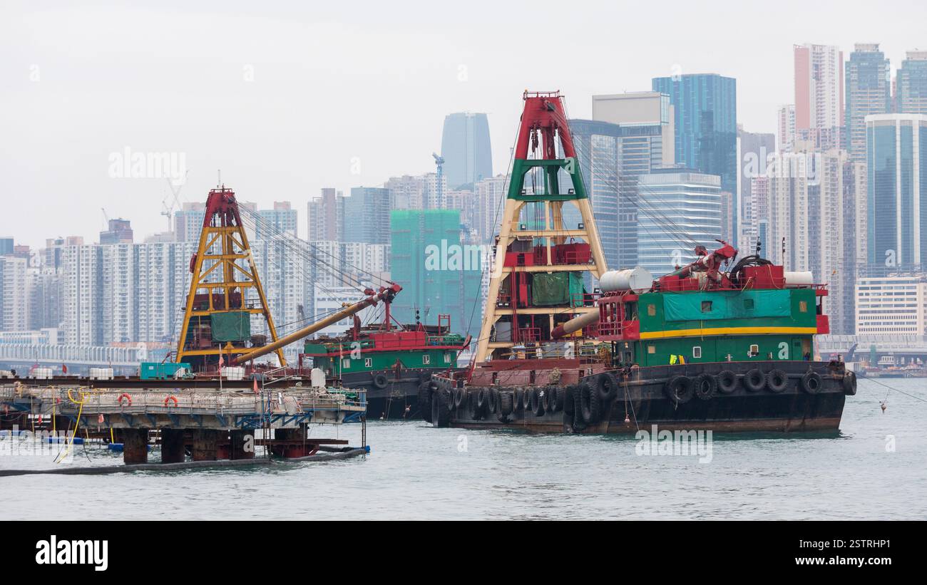 Crane Barge Victoria Harbour Stock Photo - Alamy
