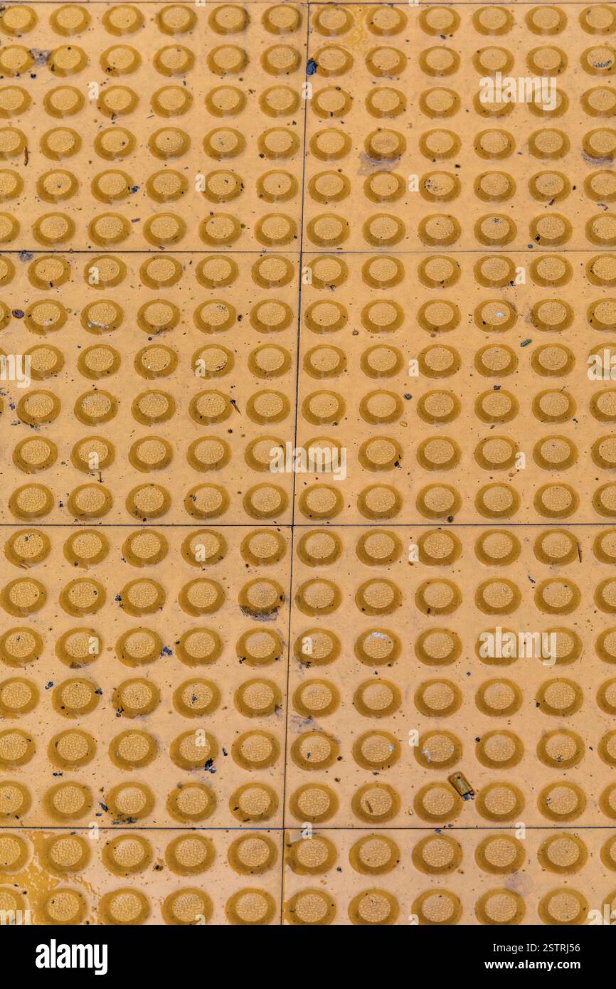 Yellow domes hi-res stock photography and images - Alamy