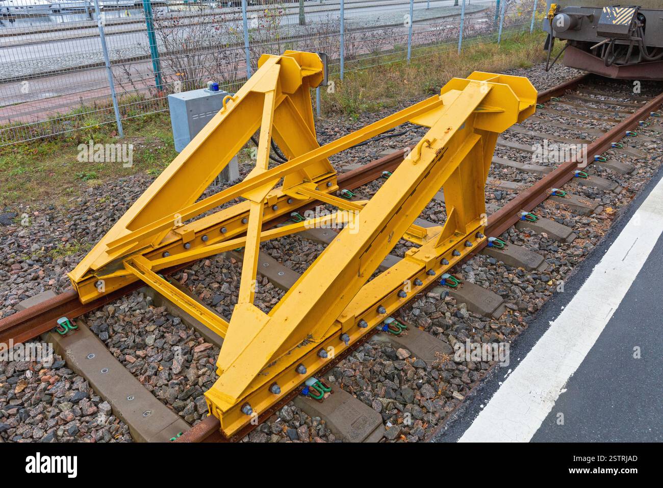 Railway buffer stop hi-res stock photography and images - Alamy