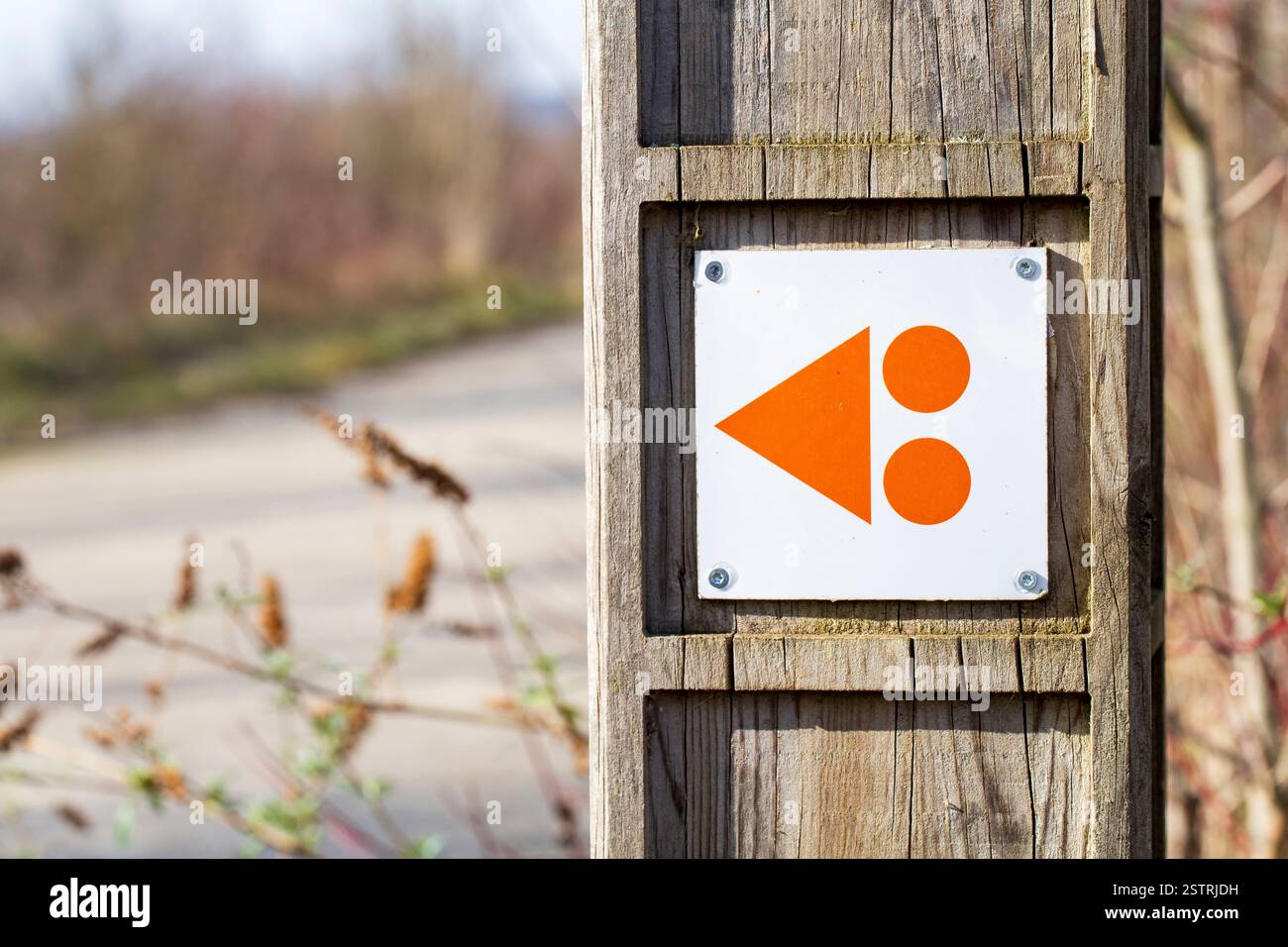 Itineraries in France, repere excursion marking. Signage for bike ...