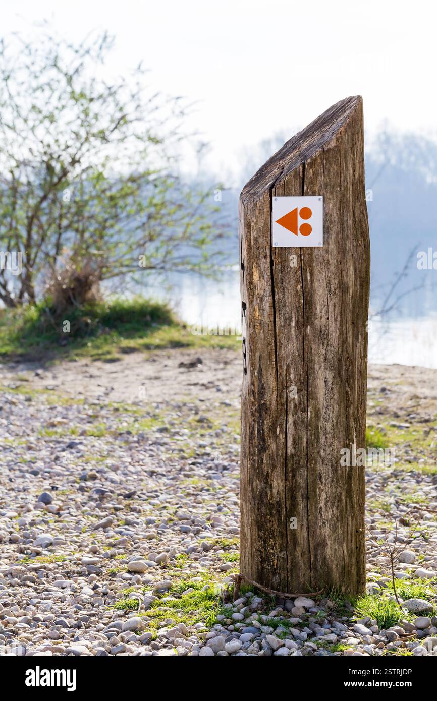 Itineraries in France, repere excursion marking. Signage for bike ...