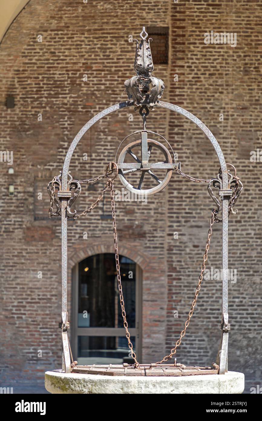 Water well pulley hi-res stock photography and images - Alamy