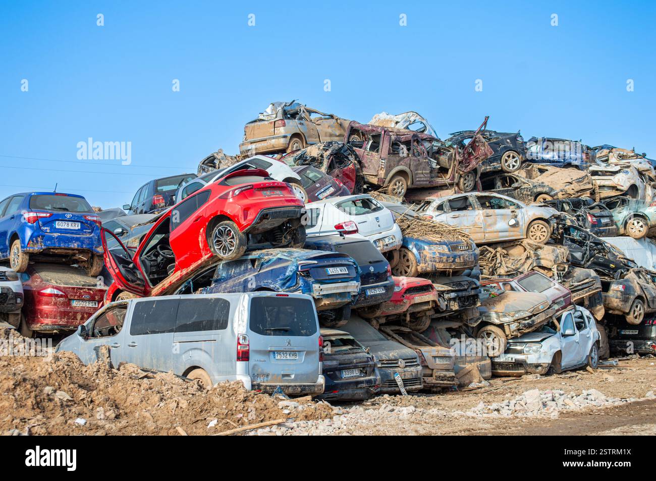VALENCIA, SPAIN - NOVEMBER 18, 2024: Damaged cars and debris from ...