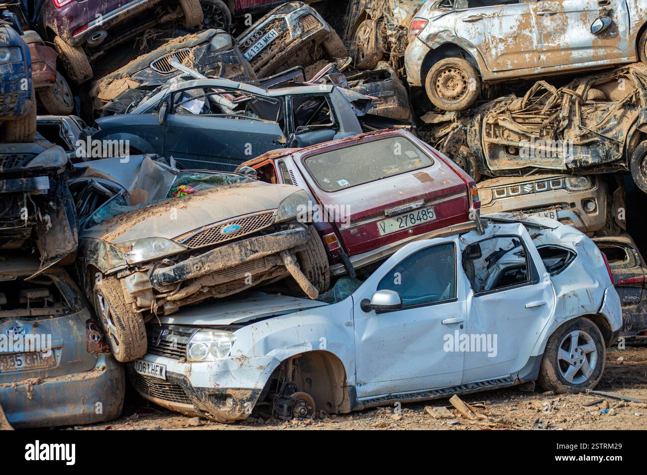 VALENCIA, SPAIN - NOVEMBER 18, 2024: Damaged cars and debris from ...