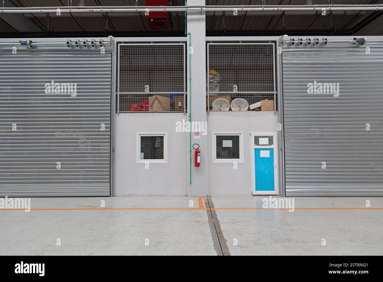 Office Unit Warehouse Stock Photo - Alamy