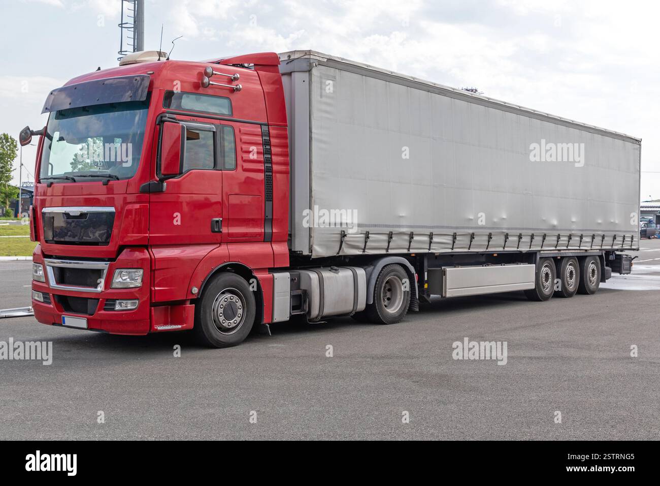 Big long semi truck hi-res stock photography and images - Alamy