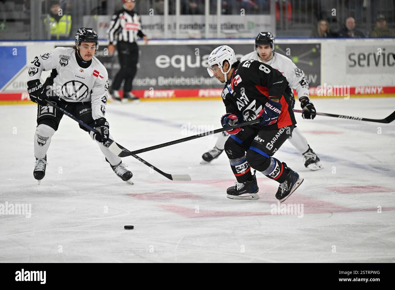 Mannheim, Deutschland. 19th Feb, 2025. Austin Ortega Adler Mannheim #8 ...
