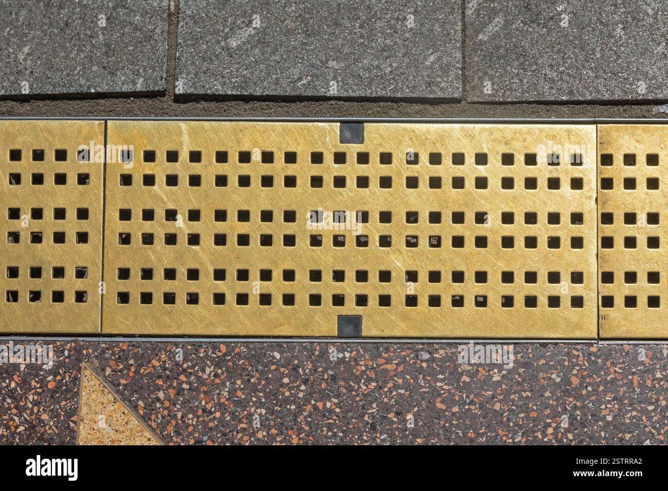 Drainage grille hi-res stock photography and images - Alamy