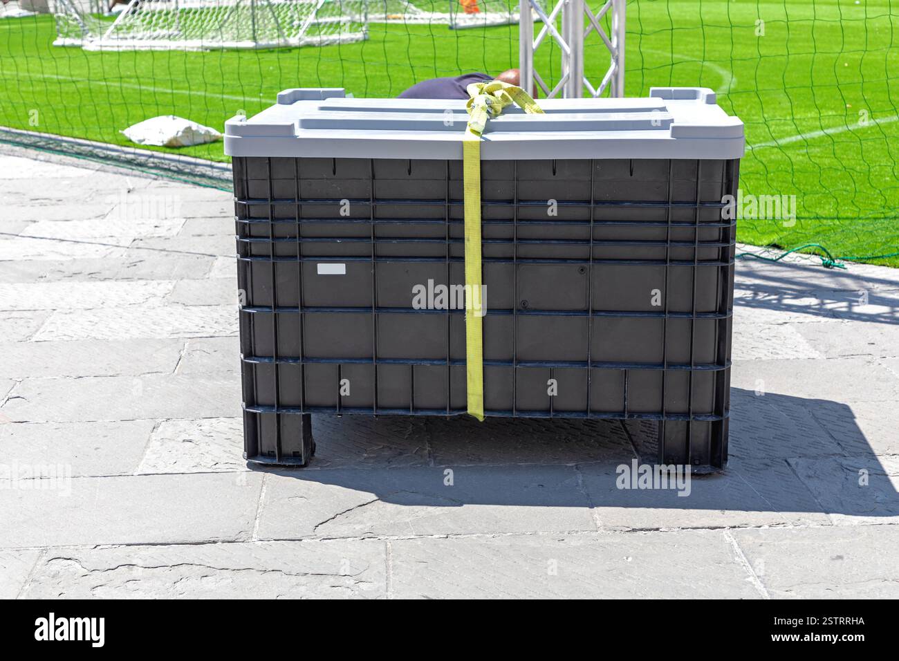 Black Pallet Box Stock Photo - Alamy