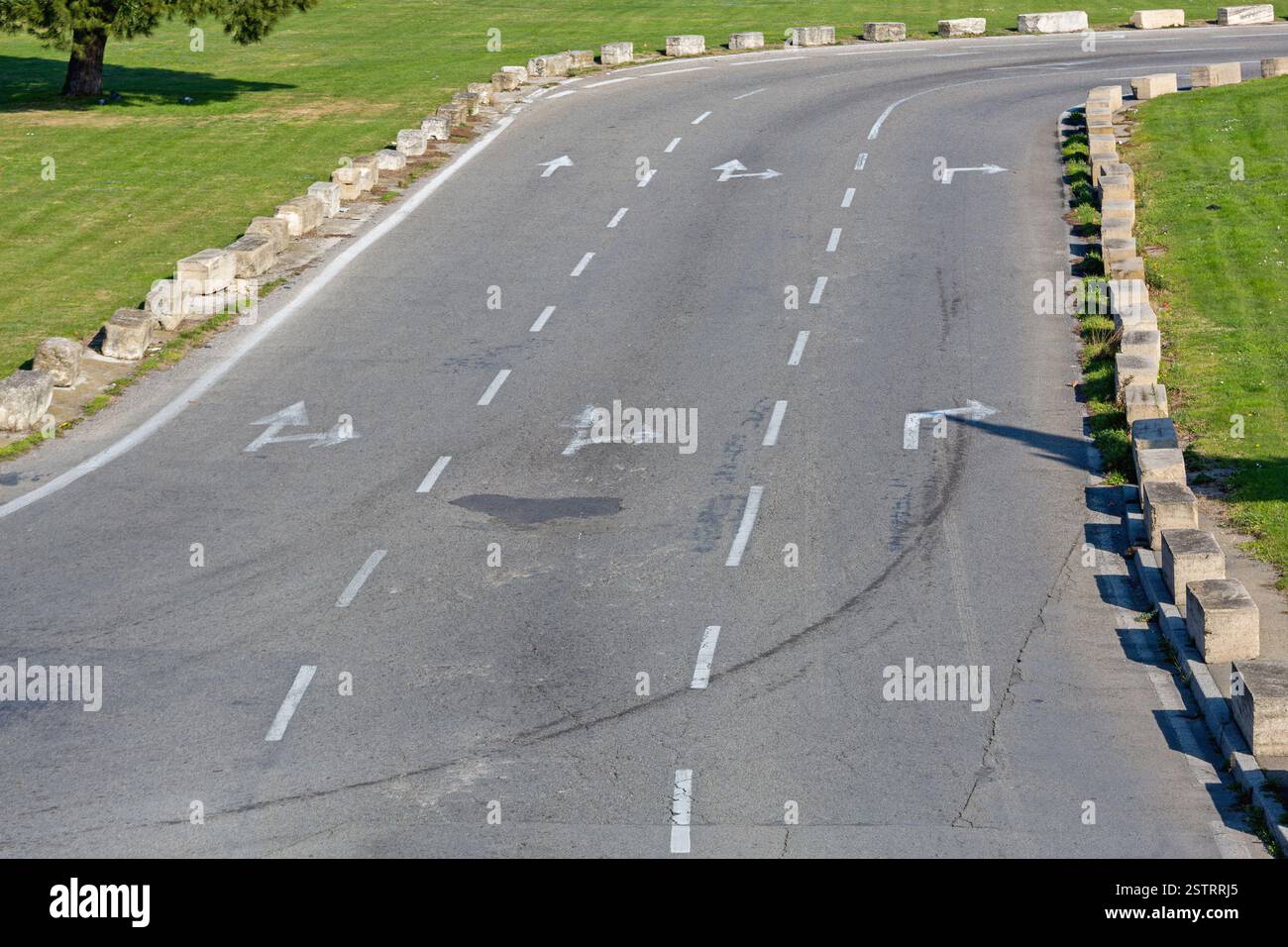 Road lanes arrows hi-res stock photography and images - Alamy