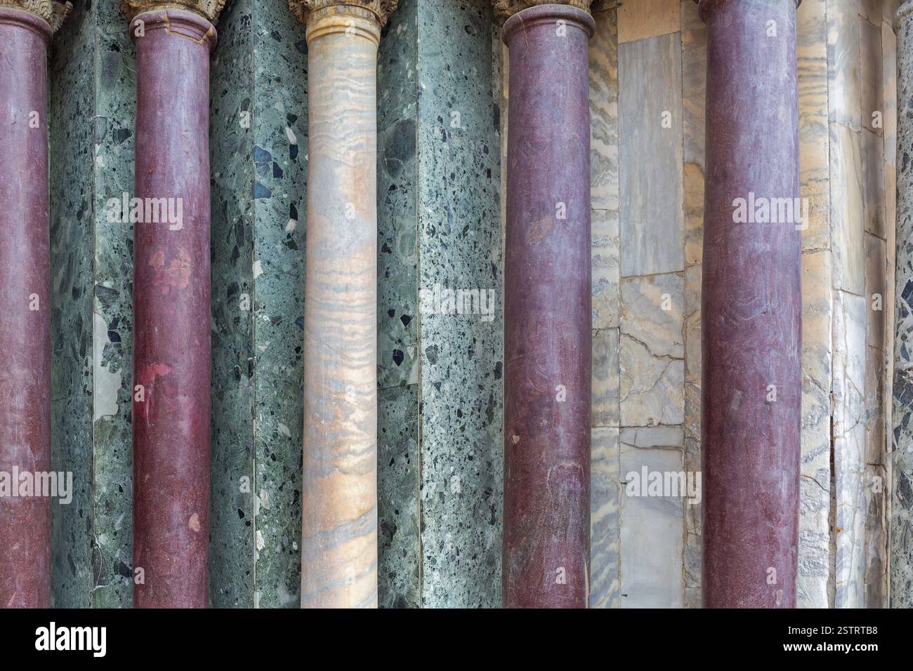 Marble pillars hi-res stock photography and images - Alamy
